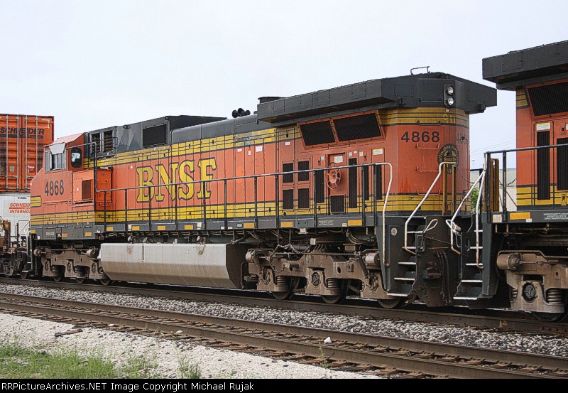BNSF 4868